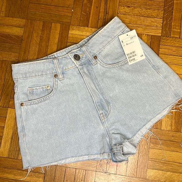 Divided | Shorts | Hm Divided Light Wash Frayed Hem Denim Jean Shorts ...